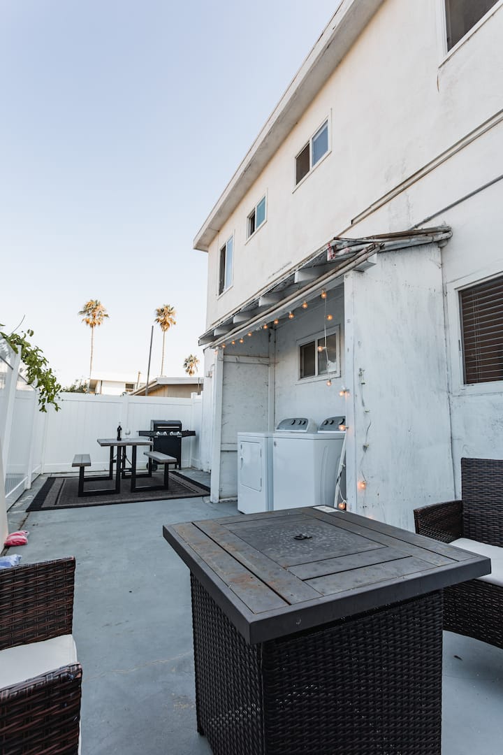 Big Patio W/ Grill And Corn Hole! Steps To Beach! - Oceanside, CA