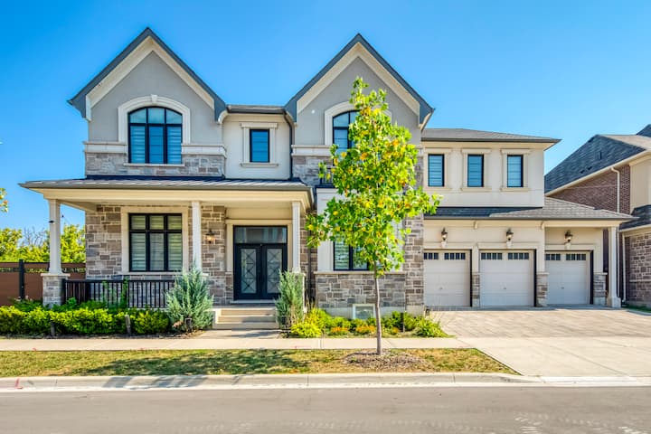 Everest Luxury In Oakville - Oakville