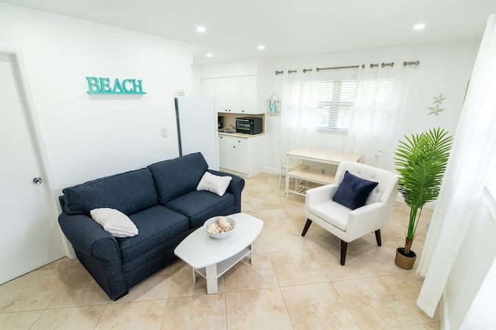 Coastal Ocean Breeze Escape - With Heated Pool - Pompano Beach, FL