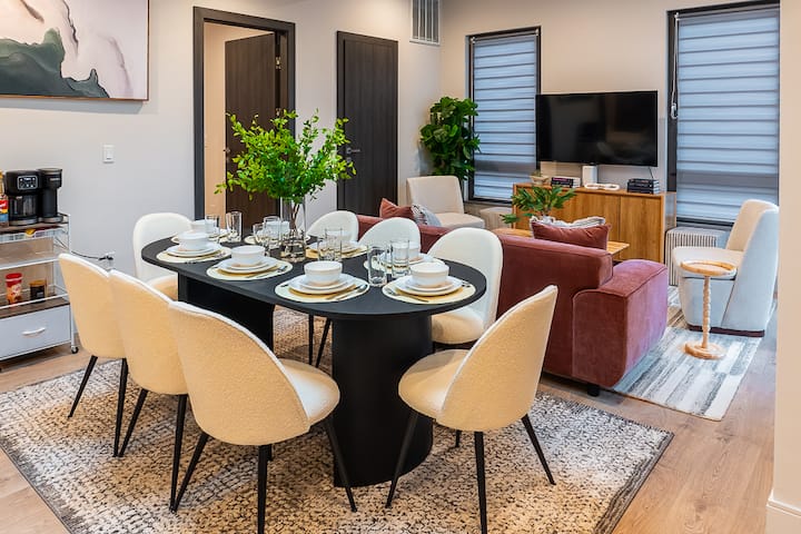 5br|3b • Bright & Roomy • Sleeps 11 • South Bay - Boston, MA