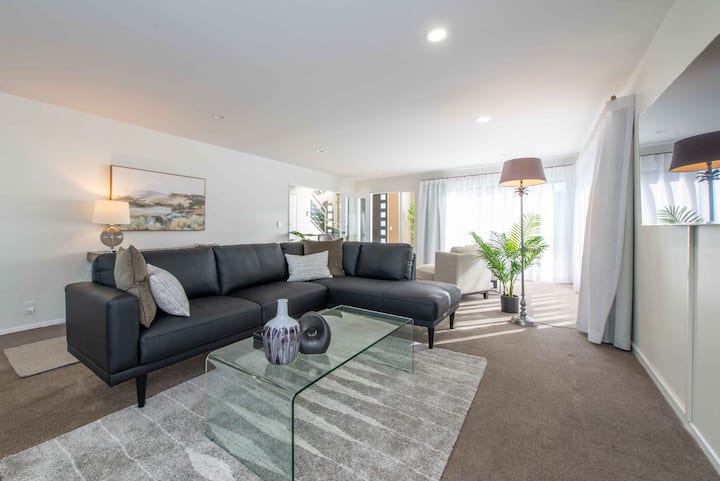 Remuera Elegance - Spacious & Stylish 6-br House - Auckland