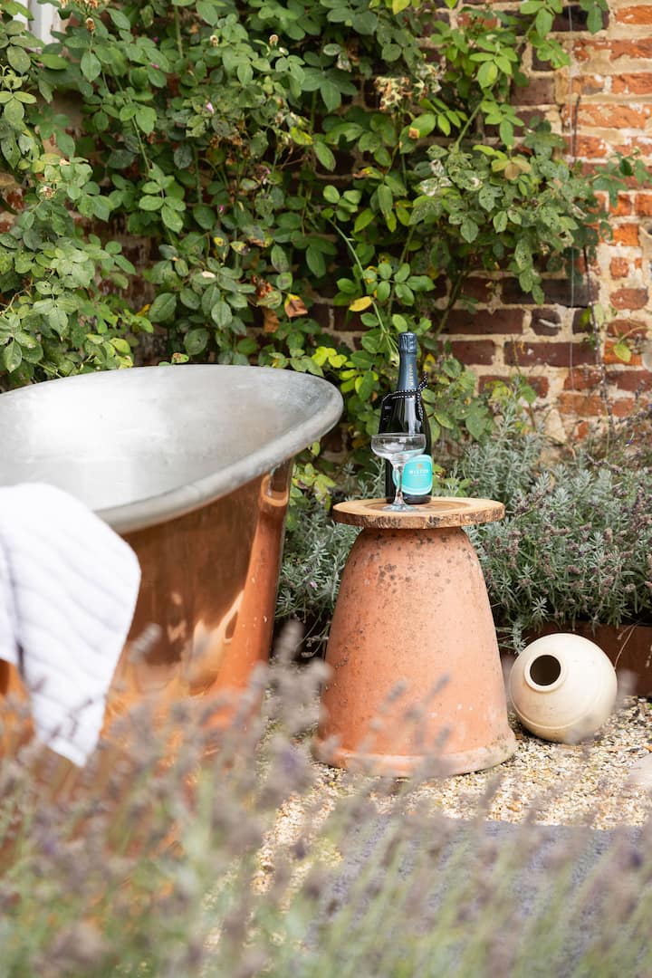South Downs Escape With Outdoor Copper Bath - Chichester