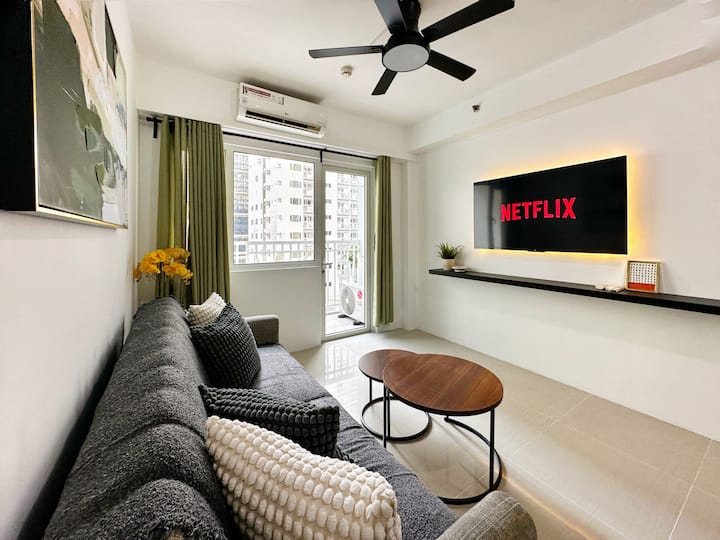 Spacious 2br + Living Rm Shore 1 Res | Airport Moa - Pasay