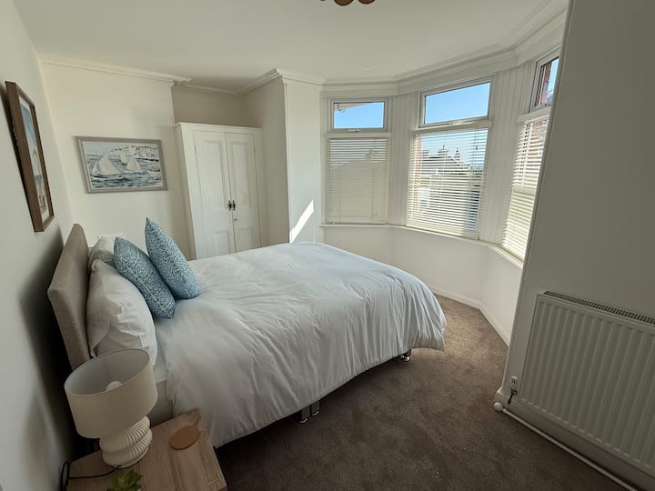 6 Bed & Bathroom Townhouse - Trearddur Bay