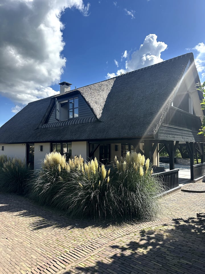 Welkom Bij 'Onder Het Riet'! - Amsterdam
