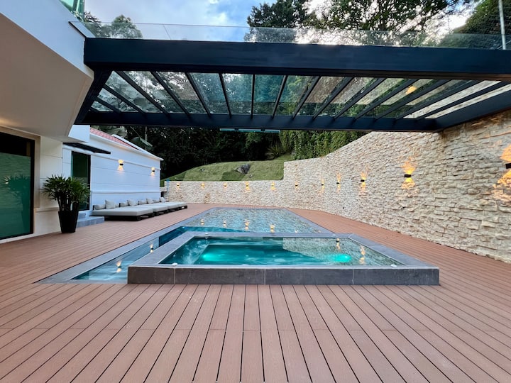 Luxe Villa Poblado • Heated Pool + Nightclub - Medellín, Colombia