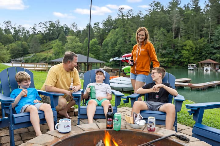 Lakefront | Hot Tub, Fire Pit, Games, & Movie Room - Lake James, NC