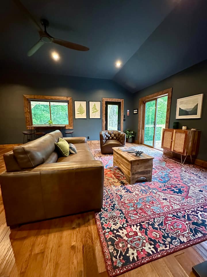 The Hidey-hole:
A Gem Of A Getway Close To Floyd - Virginia