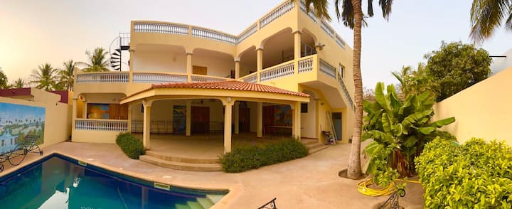 Villa & Studios Avec Piscine - Senegal