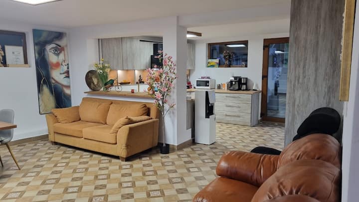Casa De Sub Brazi - Orlat