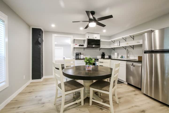 Diamond Duplex | Simple Savannah Stay - Savannah, GA