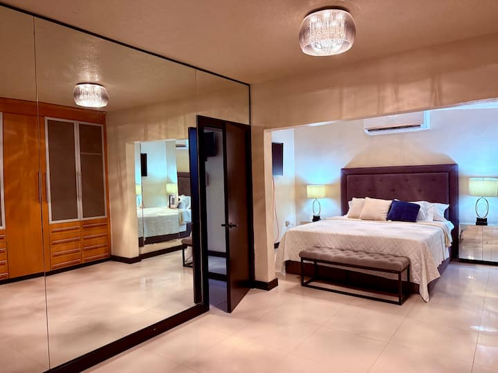 Comfort: Lounge, Dining, King Bed, San Pedro Mall - Mexicali