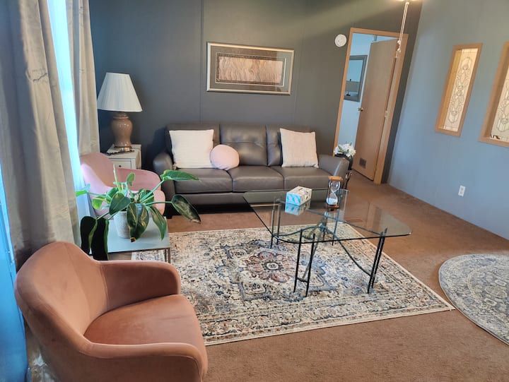 Bright And Stylish 2br, 2ba Getaway - Thomasville, NC