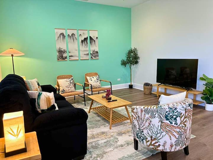 Well-equipped 2br Unit With Parking - Evanston, IL