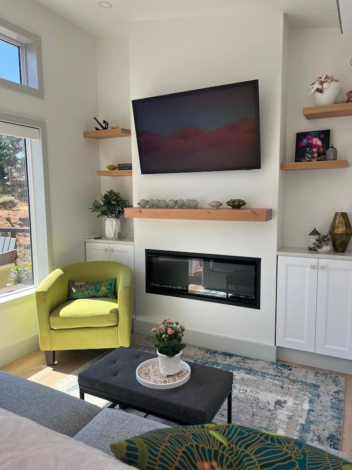 Serene Forest Retreat - Sooke