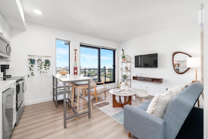 Bougie - Bohemian In Bridgeland. - Calgary