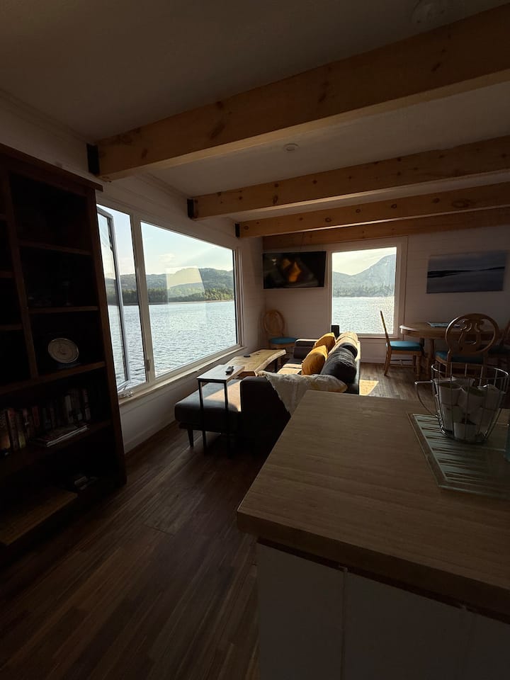 Birchy Island Boathouse - Canada