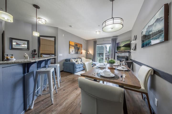 Grande Rockies Retreat | King Bed | Mtn Views! - Canada