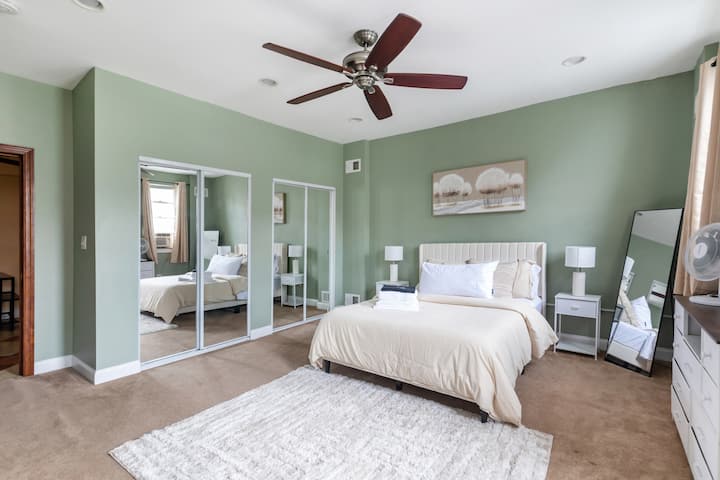 Central 1br | Patio & Bikes | Cafés + Office Nook - Pittsburgh