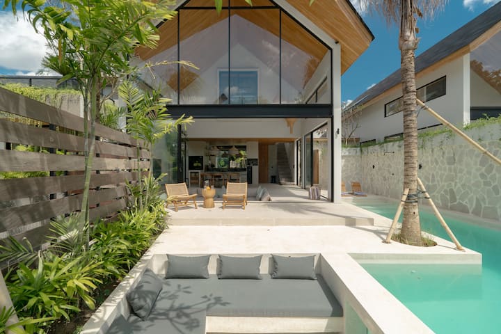 Guest Favorite • 3br Pool Villa Batu Belig - Bali