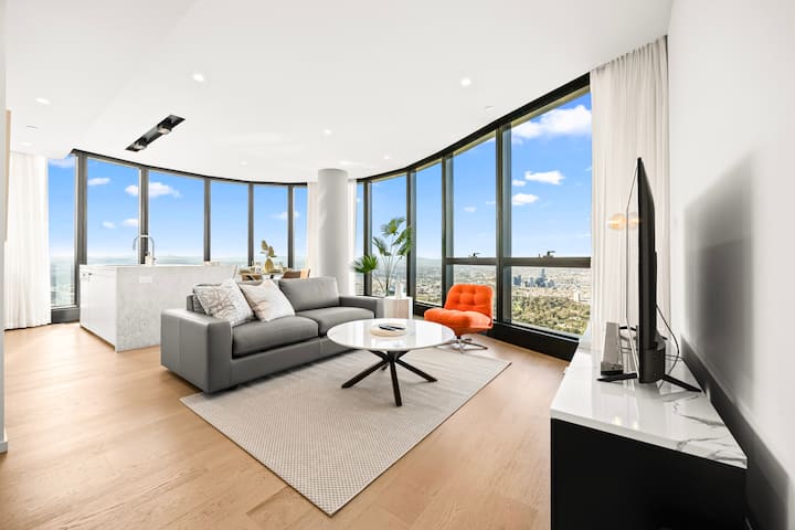 Your Private Sky Retreat | 3br + One Parking - Williamstown