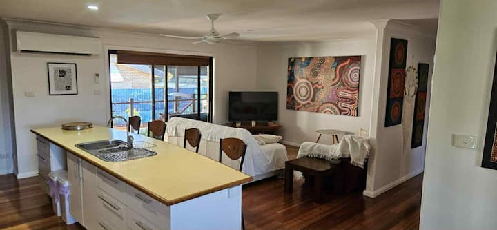 Coastal Poolside Home In Urunga. - Urunga