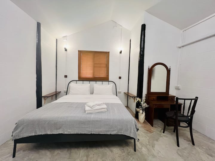 Sook Sabay Entire Home: Trok Wat Ratchanatda - Bangkok