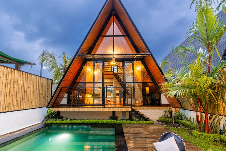 Private Pool Romantic A-frame Villa Near Canggu - Indonesië
