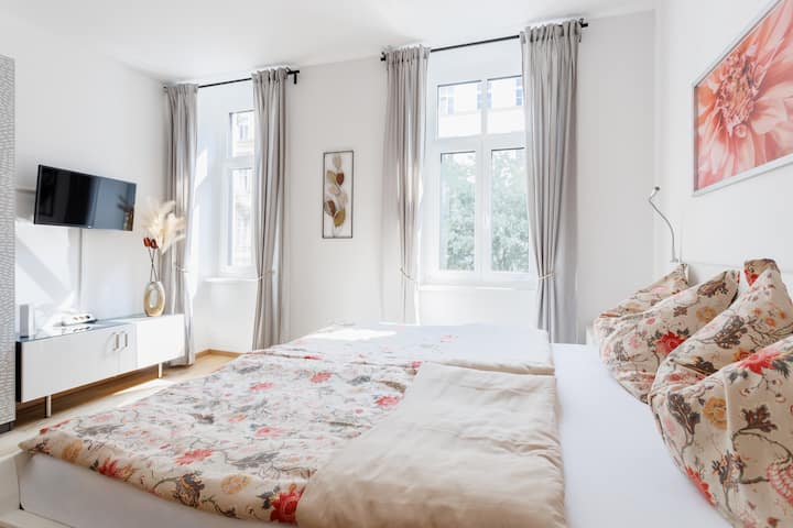 Central | Ac | Renovated | Free Parking - Wenen