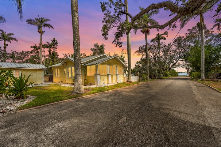 Charming Fogarty Point Cottage - Bradenton, FL