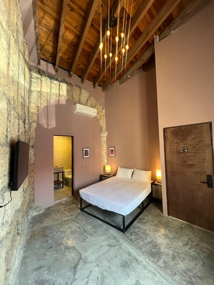 Cómoda Unidad Privada En Casona Regia Restaurada - Monterrey