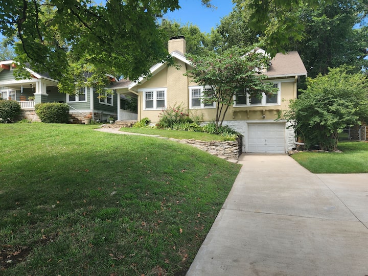 Bungalow In Highly Sought After Area - Kansas City, MO