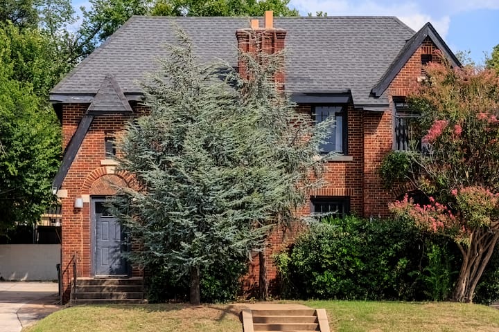 Historic Heritage Hills Loft W/ Hot Tub By Plaza - Oklahoma City, OK