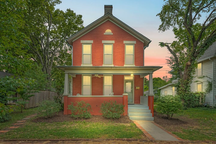 Downtown Red Brick Retreat - 勞倫斯郡