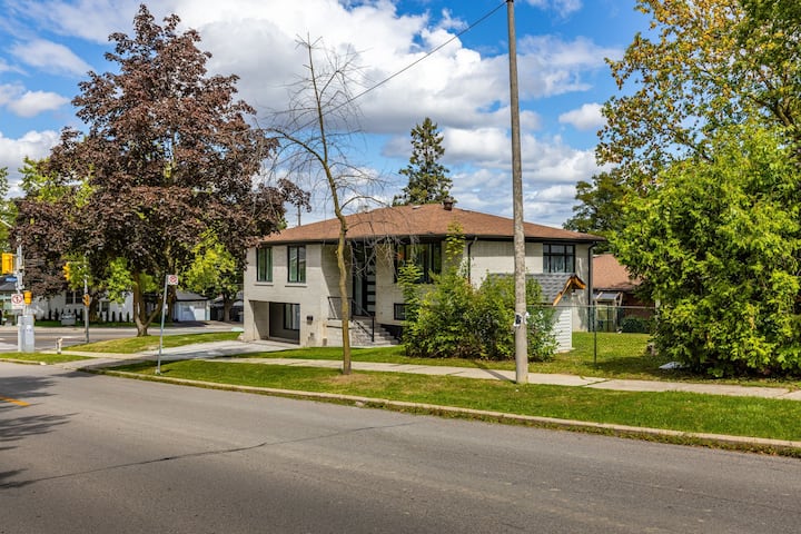 Modern 3-bedroom Escape + Free Parking - Markham