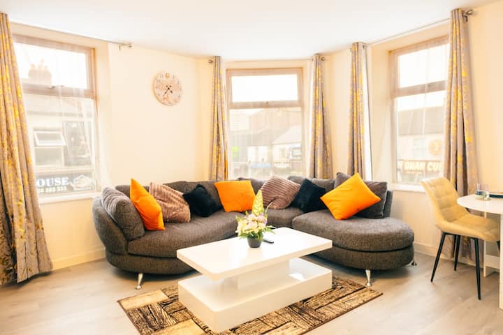 Stylish Cardiff Flats  Near Uni | City Centre - Cardiff
