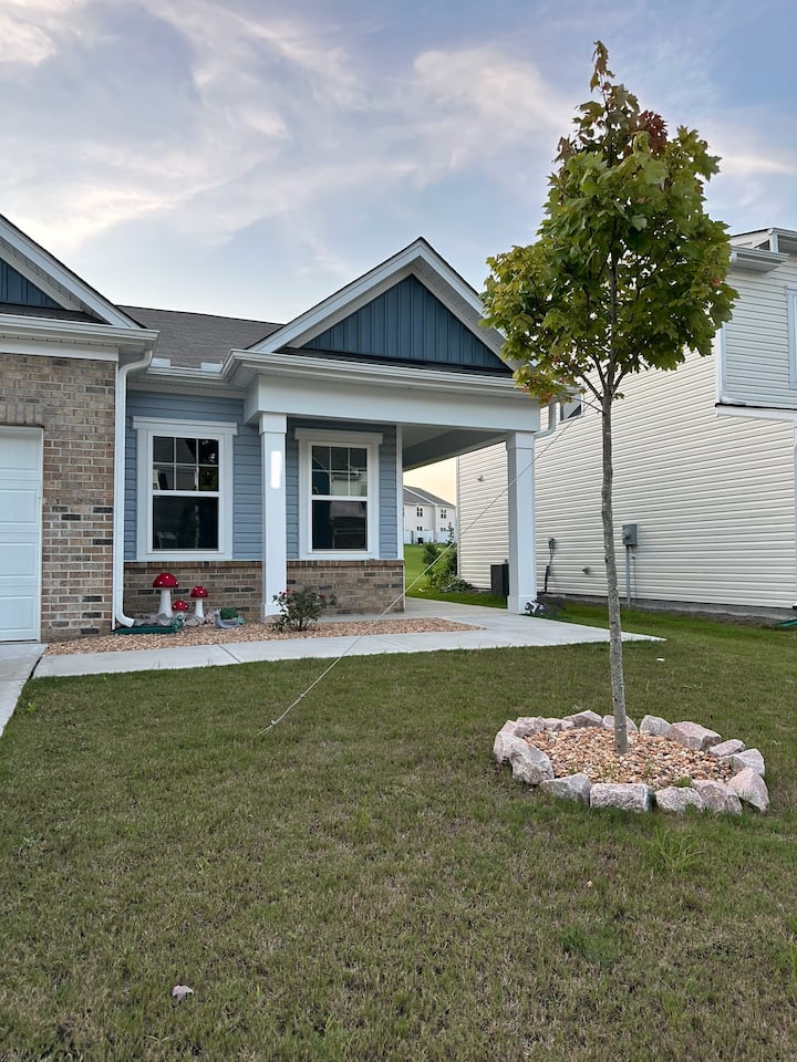 Stylish And Open Concept Retreat In Clayton, Nc - Smithfield, NC