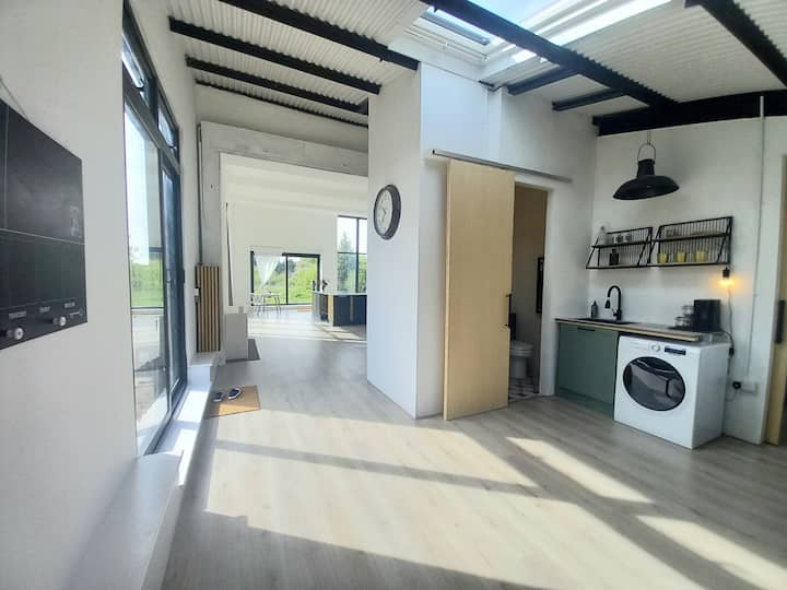 Modern Dutch Barn Conversion - Light & Spacious! - Maidstone