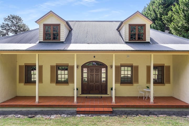 Stylish Riverside Home  In The Heart Of Berrima - Moss Vale