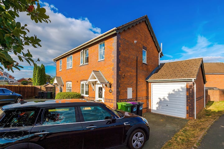 2-bed Home | Parking | Near Gobowen Hospital - Oswestry