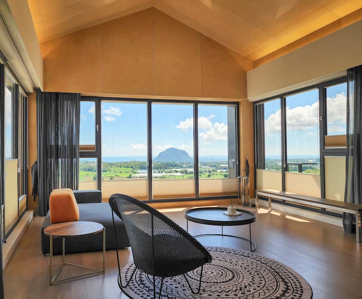 [스테이 반디오름] 매일 새로운 산방산과 바다 파노라마 - Jeju-si