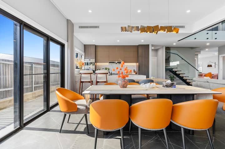 Stylish 5b3b Cozy Family Retreat - Canberra