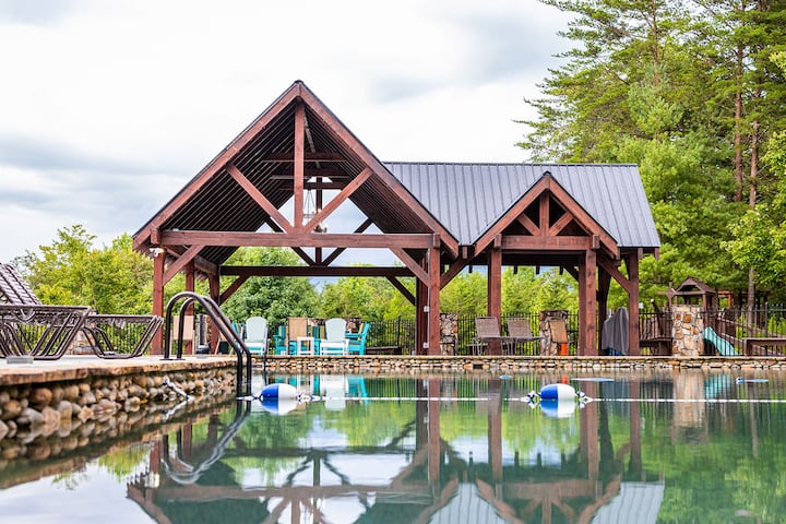 10th Tee Box Townhome W/ 3 Balconies + Pool, Trail - Ellijay, GA