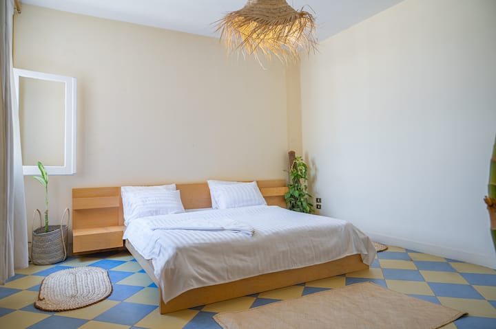 Central Cairo High Ceiling Apartment/ 2 Br + A/c - Cairo