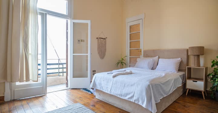 Central Cairo High Ceiling Apartment/ 2 Br + A/c - Kairo