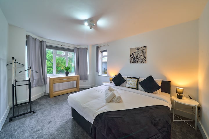 Business Stay, Super King Beds, Parking, Fast Wifi - High Wycombe
