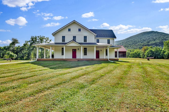 The Farmhouse At Pine Creek - Jersey Shore, PA