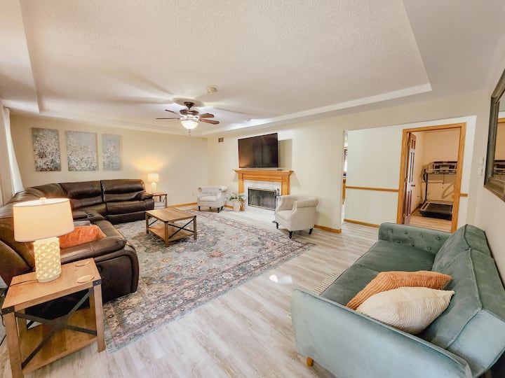 Spacious 4 Bedroom W/loft 16+ Guests On 14 Acres - Oberlin, OH