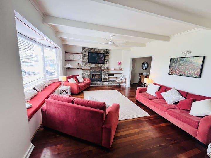 Luxury 5-bedroom Ocean-view Coastal Escape - Busselton