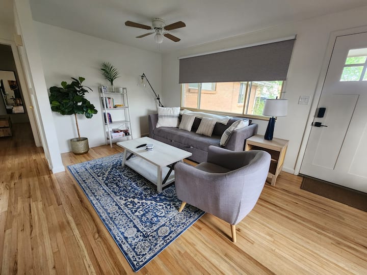 Spacious & Cozy Home Near Old Town Arvada - Arvada, CO